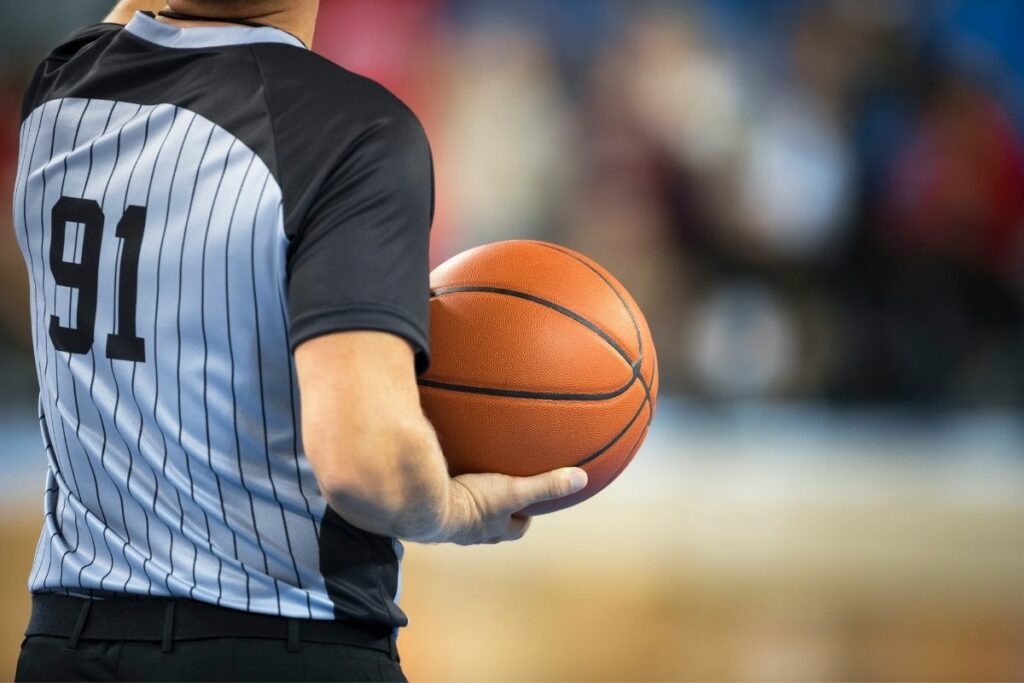 How To Referee Basketball: Guide To Being A Good Officiating Ref Every ...