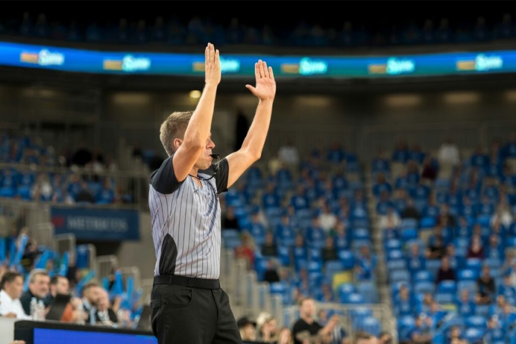 How To Referee Basketball: Guide To Being A Good Officiating Ref Every ...