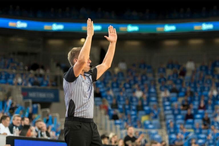 How To Referee Basketball: Guide To Being A Good Officiating Ref Every ...